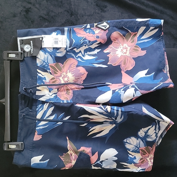 Volcom | Shorts | 522 Volcom Shorts | Poshmark